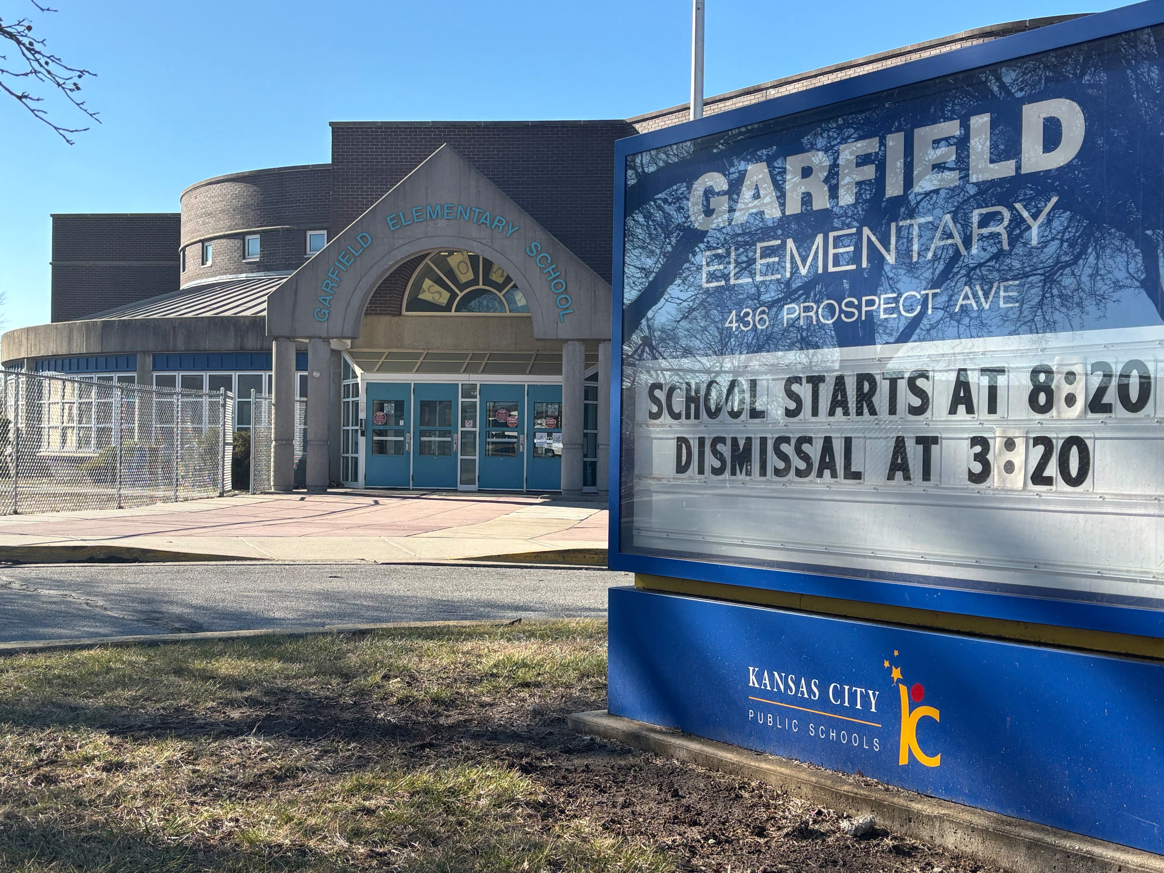 Kansas City parents stand guard at crosswalks after ICE agents spotted