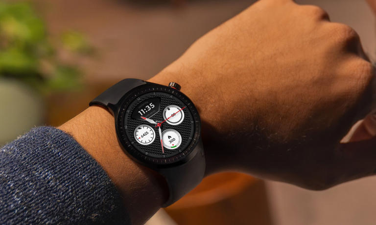 Moto Watch can go nearly two weeks and brings Polar’s pro-tier fitness ...