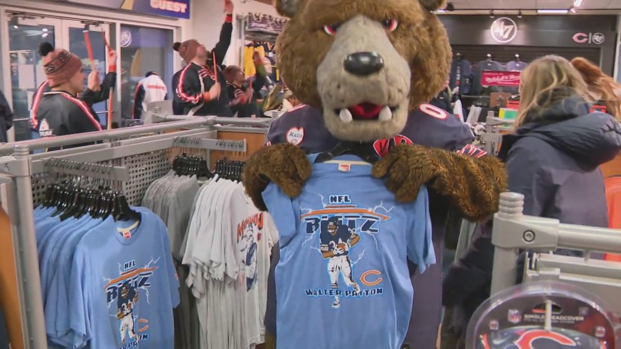 Chicago Bears fans stock up on merchandise ahead of playoff showdown ...