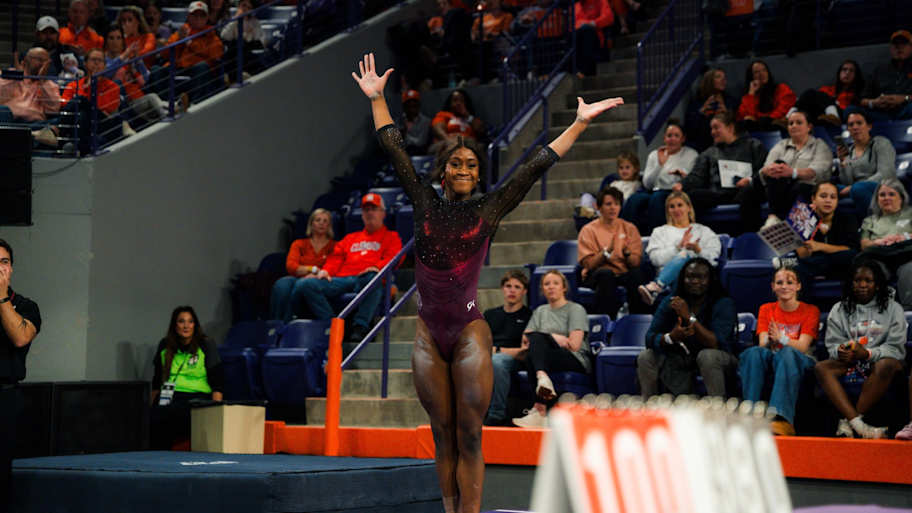 Freshmen shine in Alabama gymnastics' season-opening win over Clemson