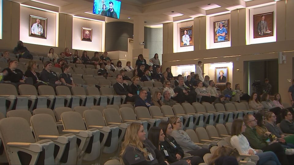 Medical professionals enjoy screening of 'The Pitt' at Allegheny ...