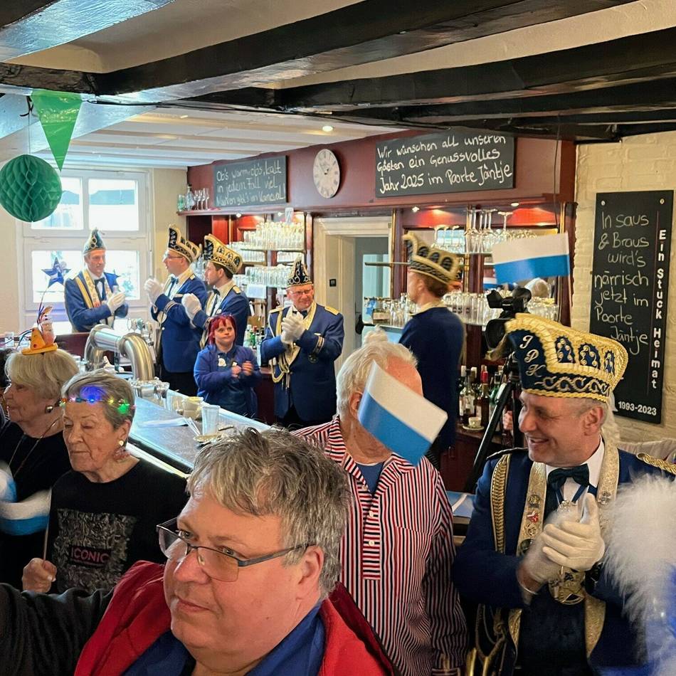 Gocher Vrouwenpoort startet flüsternd in den Karneval