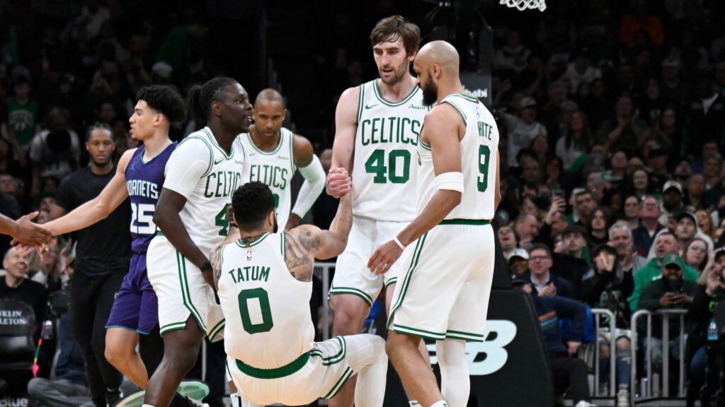 Jayson Tatum reunites with former Celtics teammate during Raptors game