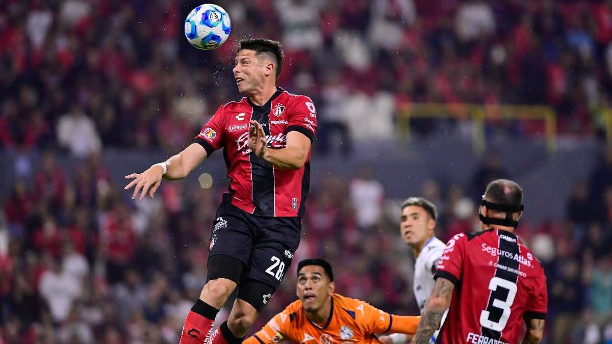 Manuel Capasso hace terrible oso ante Puebla al fallar sin portero | VIDEO