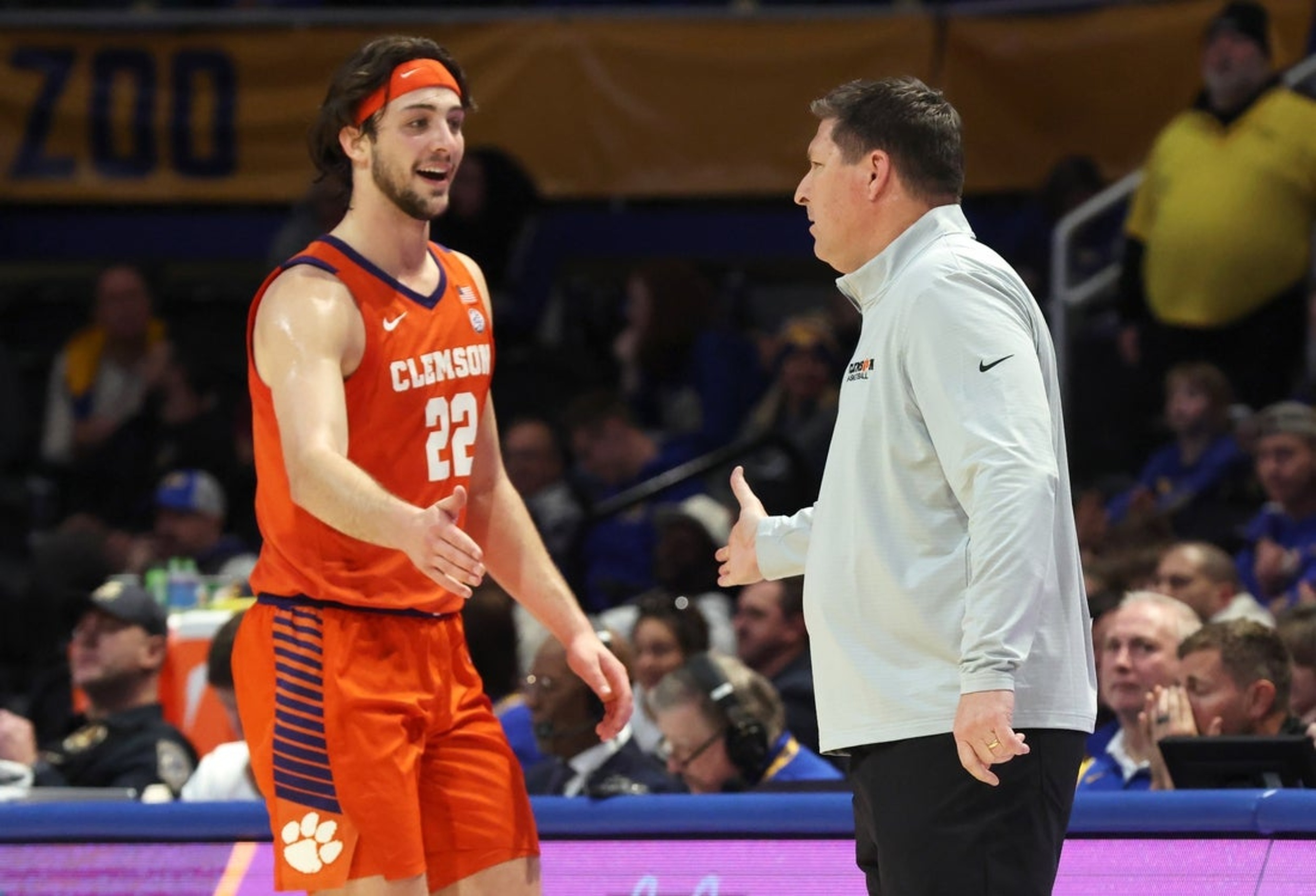 Clutch Clemson carries record road ACC win streak into Notre Dame game
