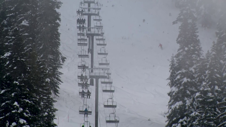 Head-first crash kills 27-year-old snowboarder at Stevens Pass