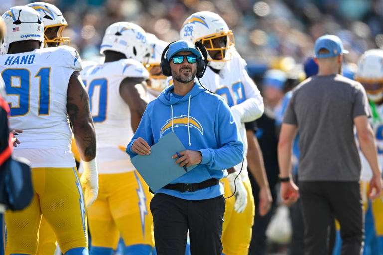 Titans request interviews with Rams’ Shula, Chargers’ Minter