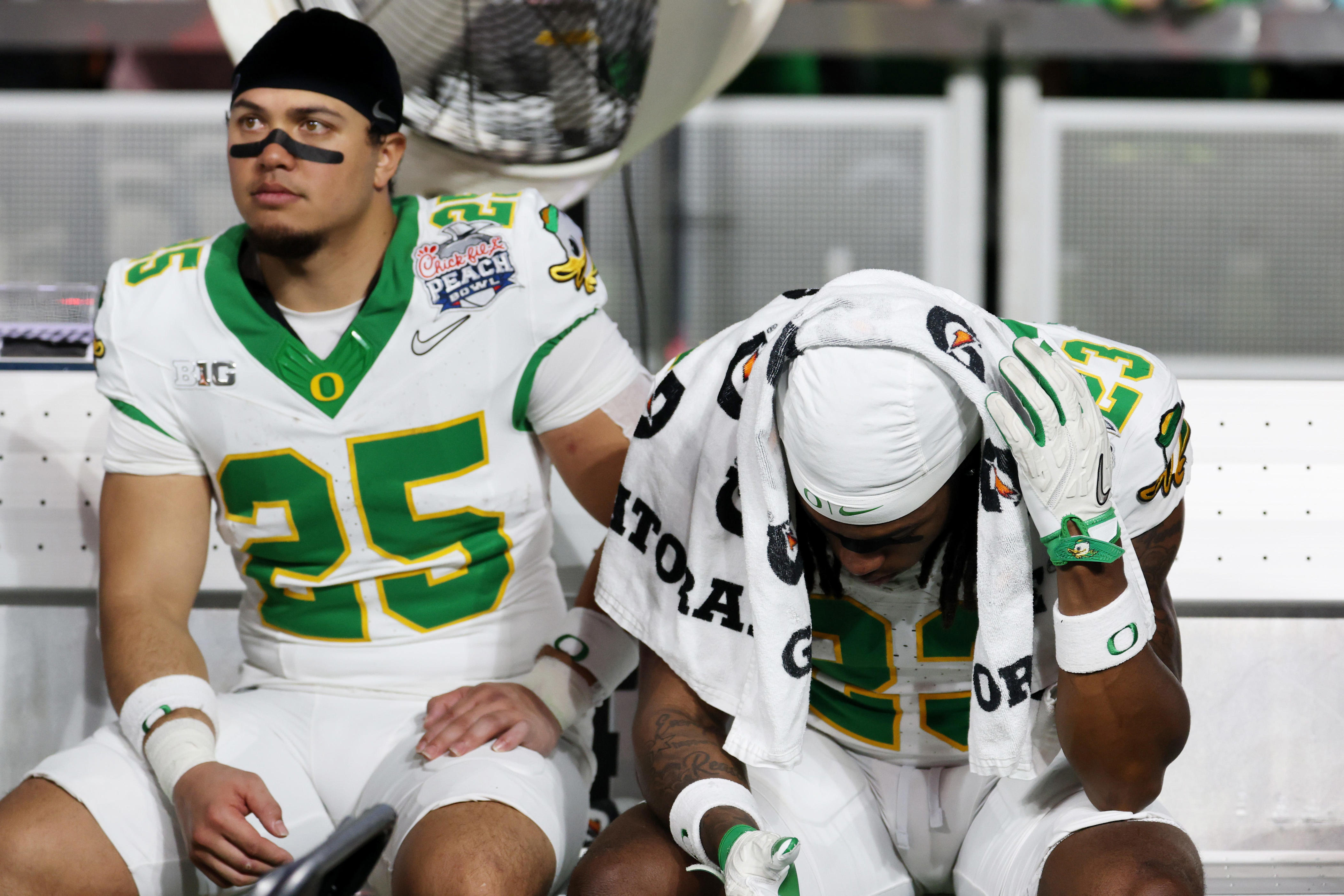 Oregon feels pain of another CFP blowout loss in Peach Bowl: 'Moment is ...