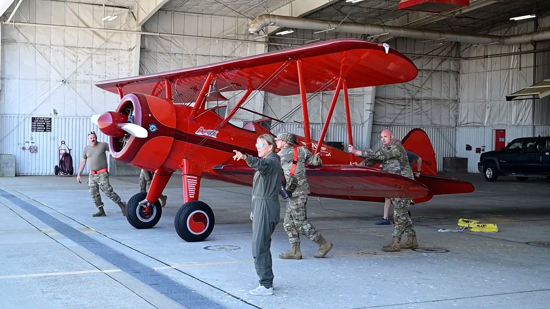 Letadla se rozjíždějí před Beale Air & Space Expo