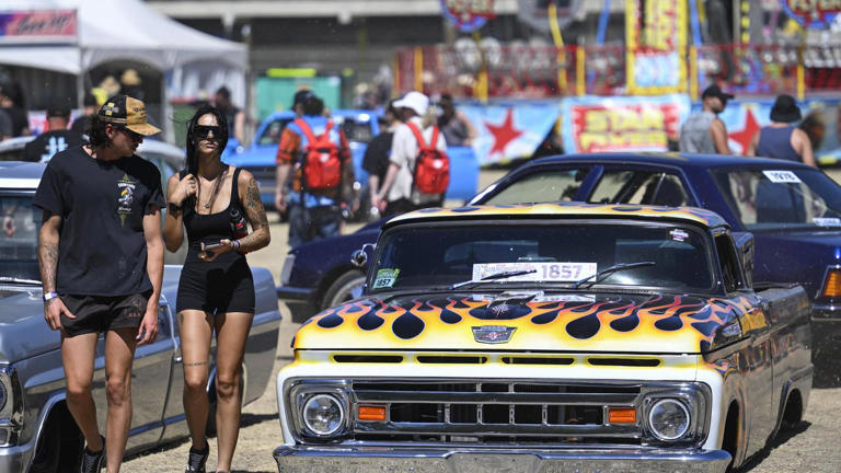 Summernats pushes on despite heatwave