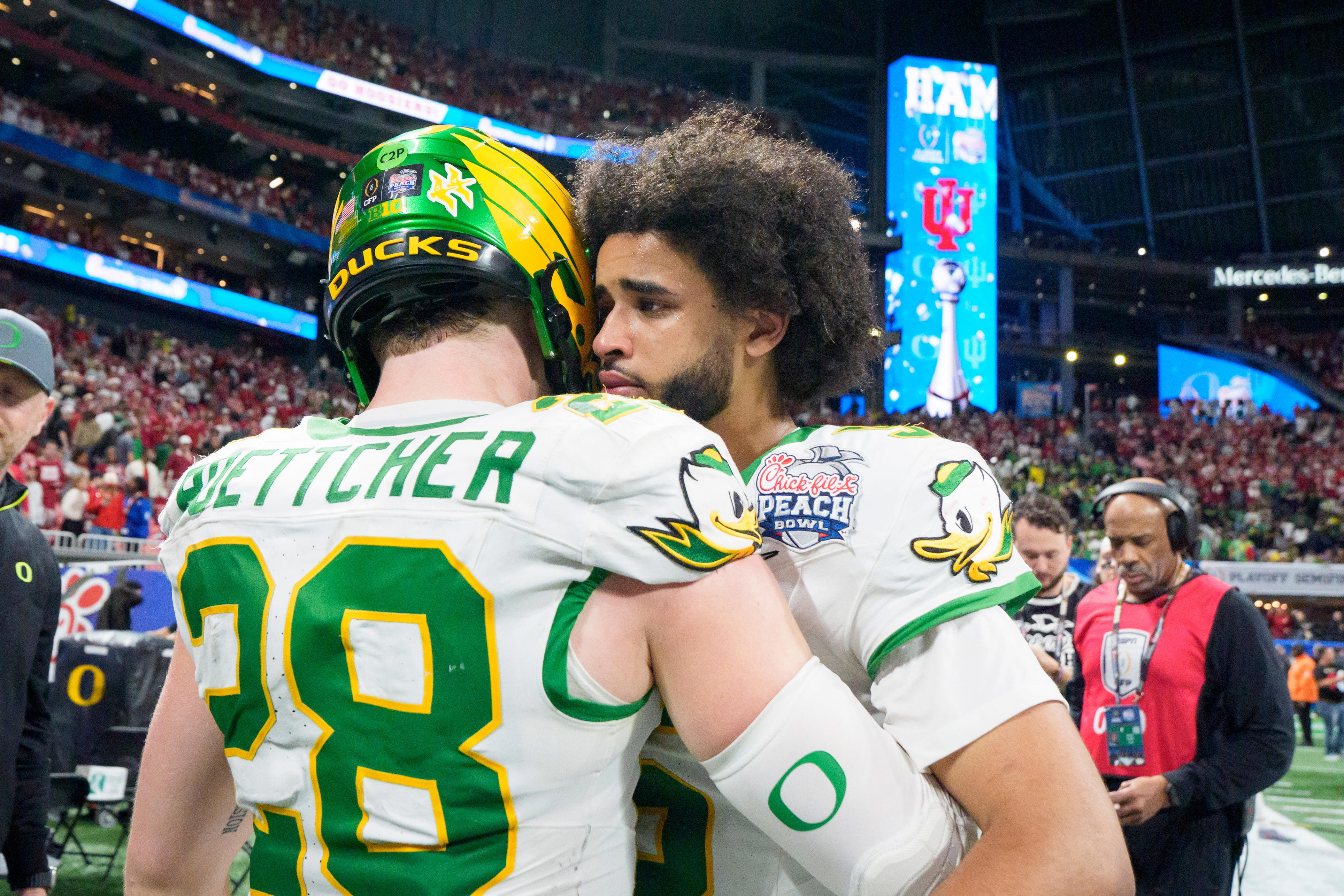 Oregon players, coaches come to defense of Dante Moore after IU loss