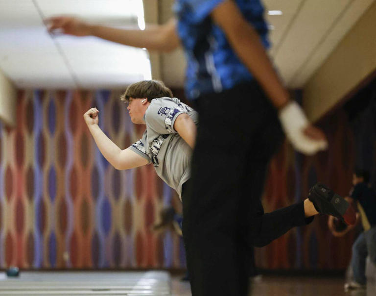 Shadow Ridge, Liberty win 5A bowling matches — photos