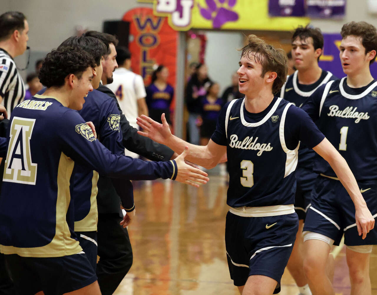 Alexander rains 13 threes on LBJ