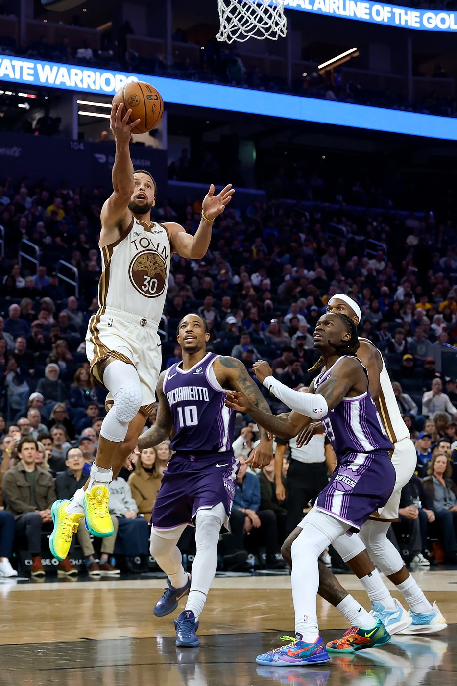 Stephen Curry has 27 points and season-best 10 assists as Warriors beat ...