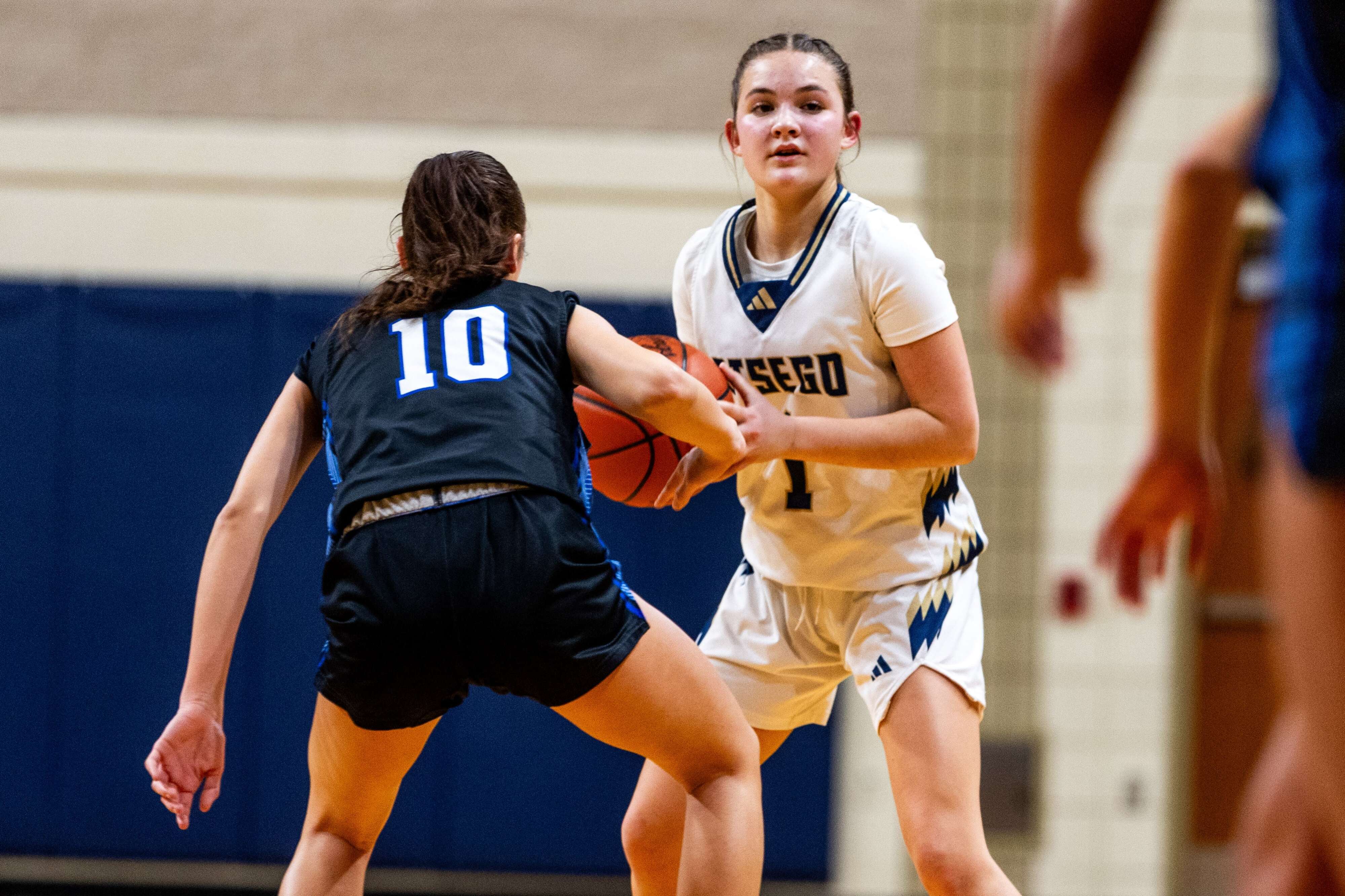 6-1 star guard takes over late, powers Otsego to top of Wolverine with ...