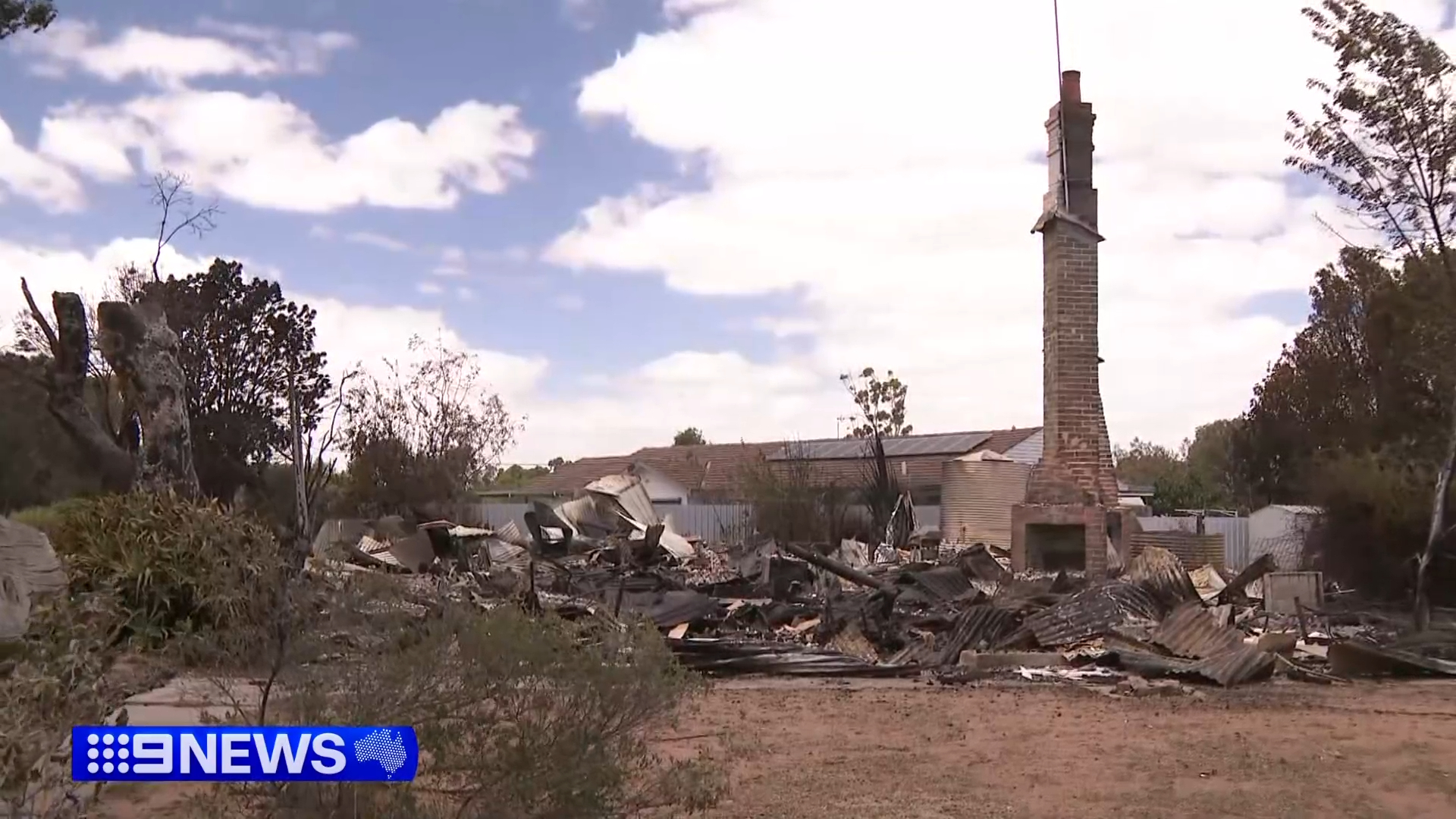 Trio of out-of-control bushfires still burning after wild overnight winds