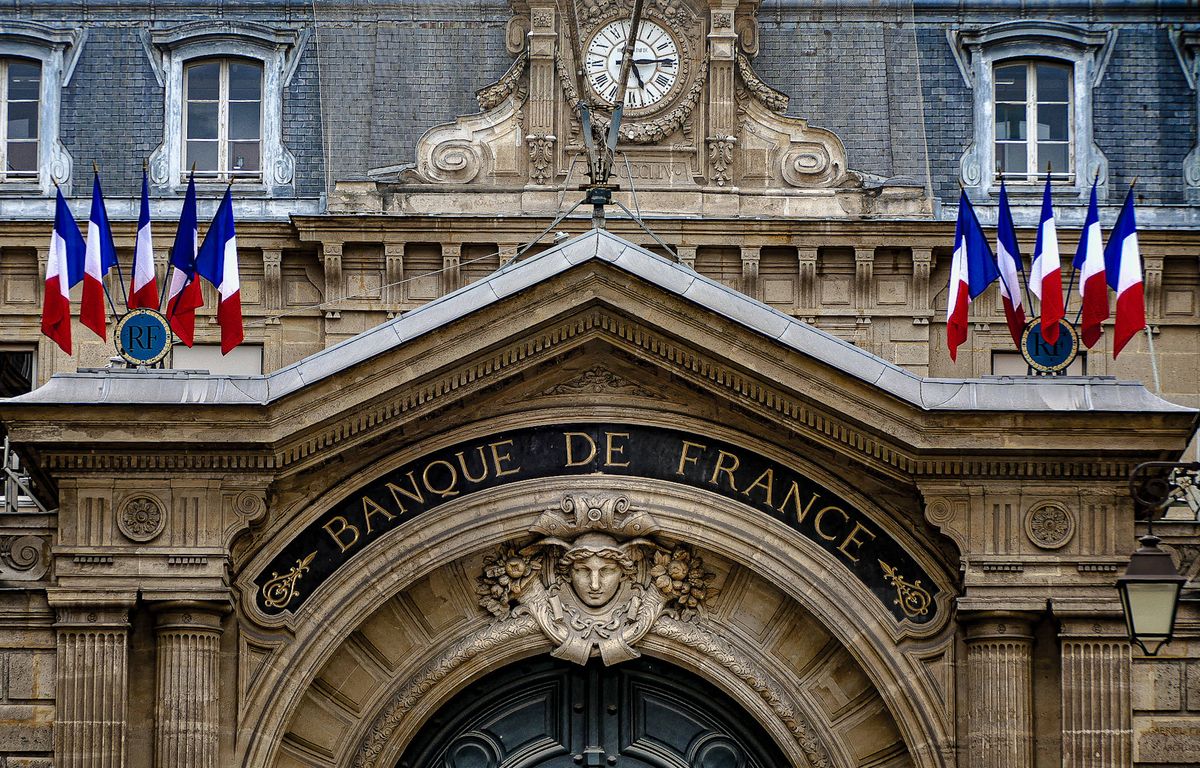 Le gouverneur de la Banque de France craint un « étouffement » du pays ...