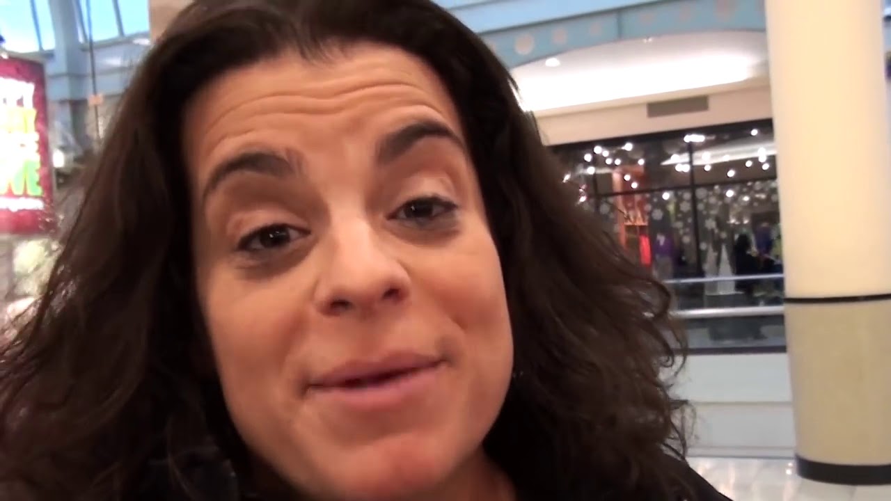 Comedian buys oversized clothes expecting laundry to betray her