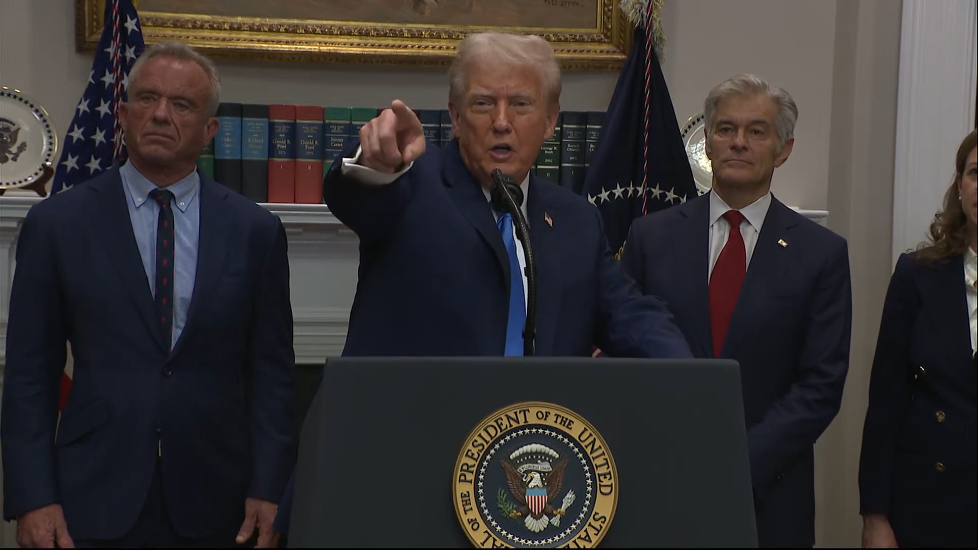 'No, not you!': Trump refuses to take questions from CNN reporter ...