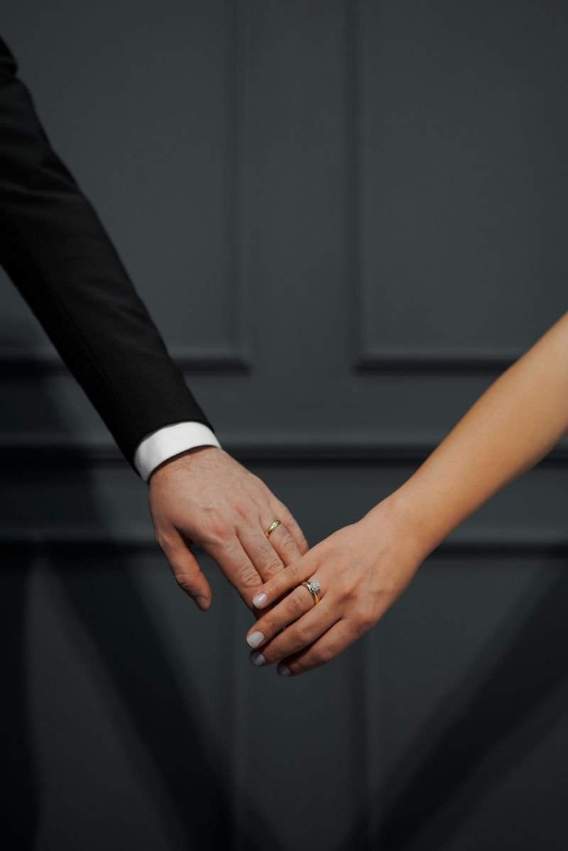 Men, here are 10 warning signs your wife is quietly withdrawing from ...