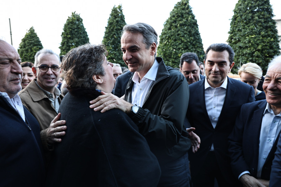 Νέα Δημοκρατία: Η κοπή της πρωτοχρονιάτικης πίτας παρουσία Μητσοτάκη ...