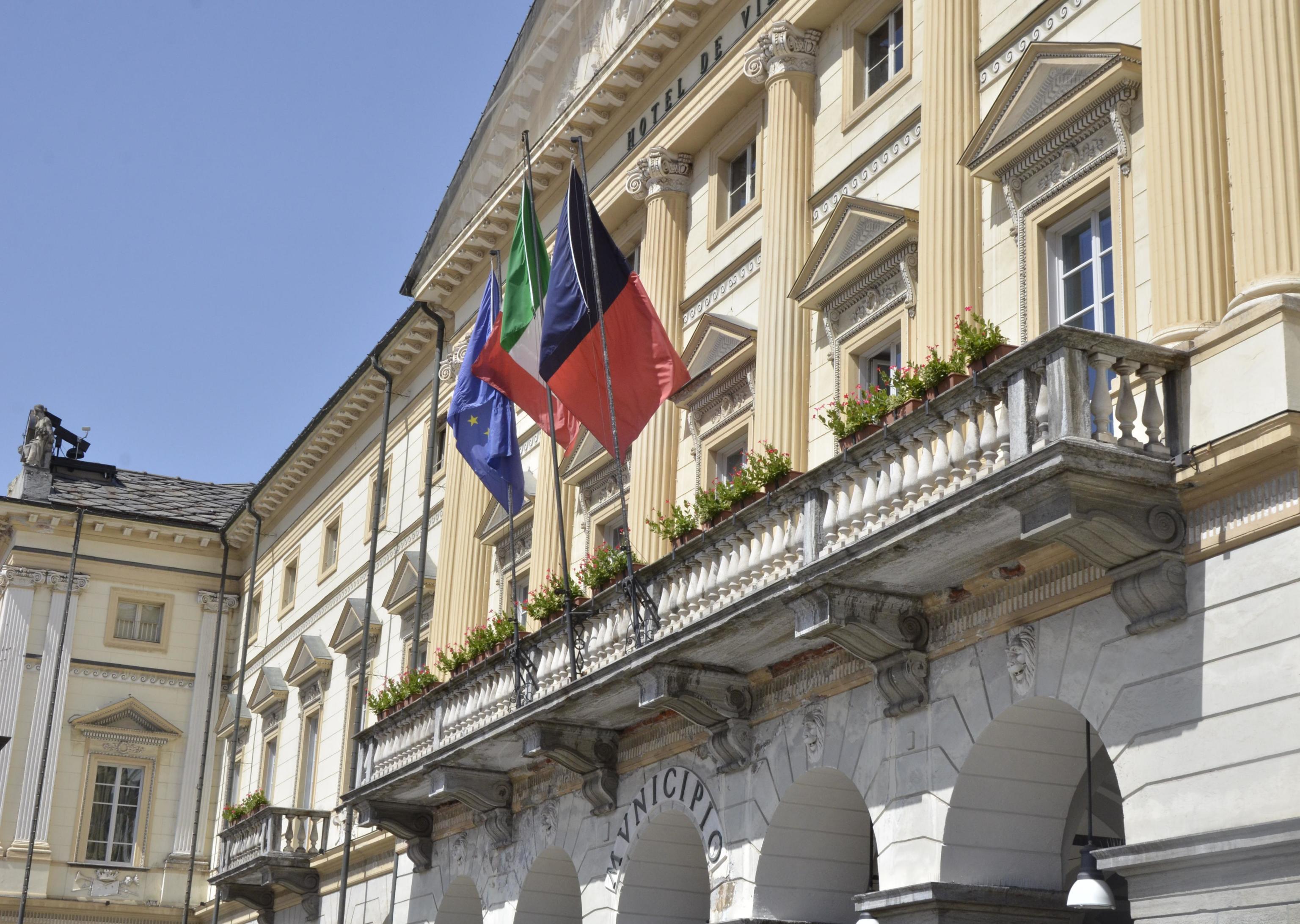 Aosta, Comune stoppa i Carnavals de montagne