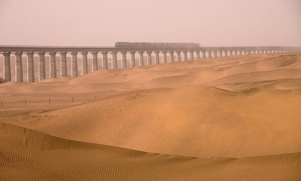 China builds incredible new £1.5bn train line through Sahara Desert ...