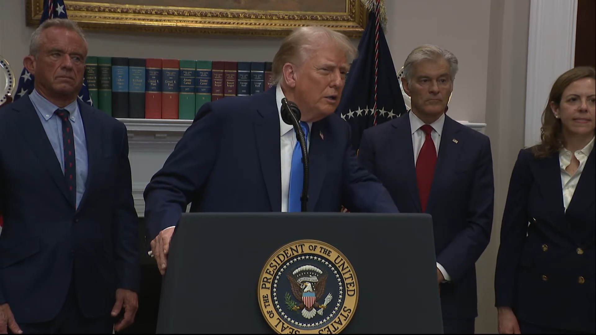 'What is this again?': Trump gets caught up in senior moment, struggles ...