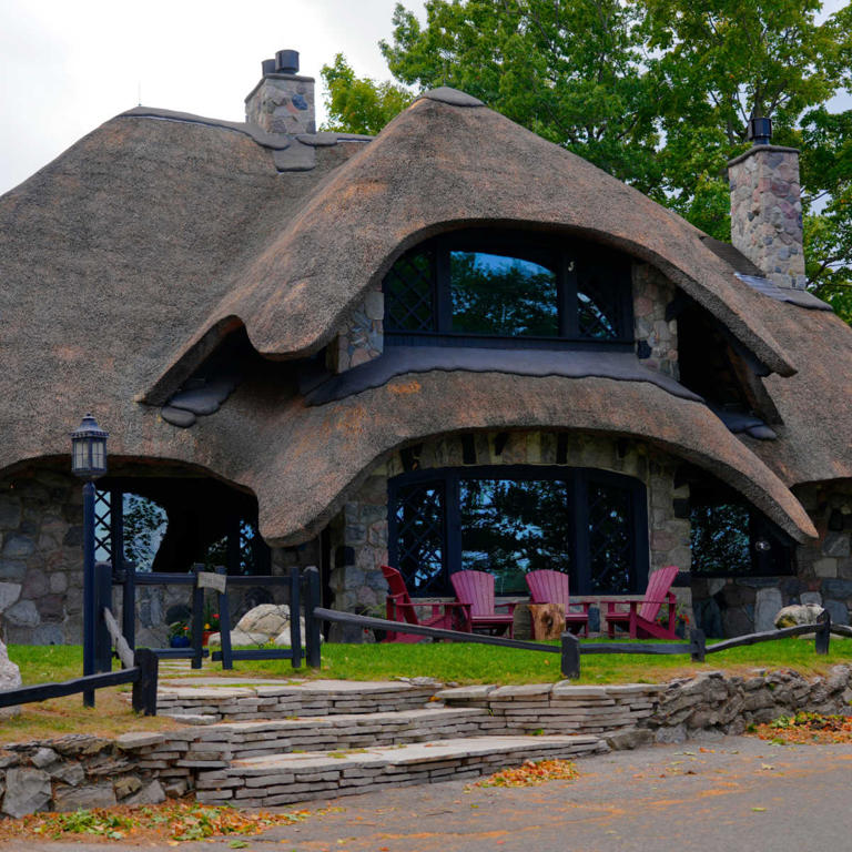 This unknown Midwest lake town with a gorgeous castle is a 2026 must-visit