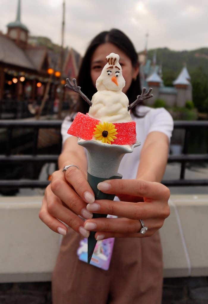 I ate my way through Hong Kong Disneyland based on staff ...