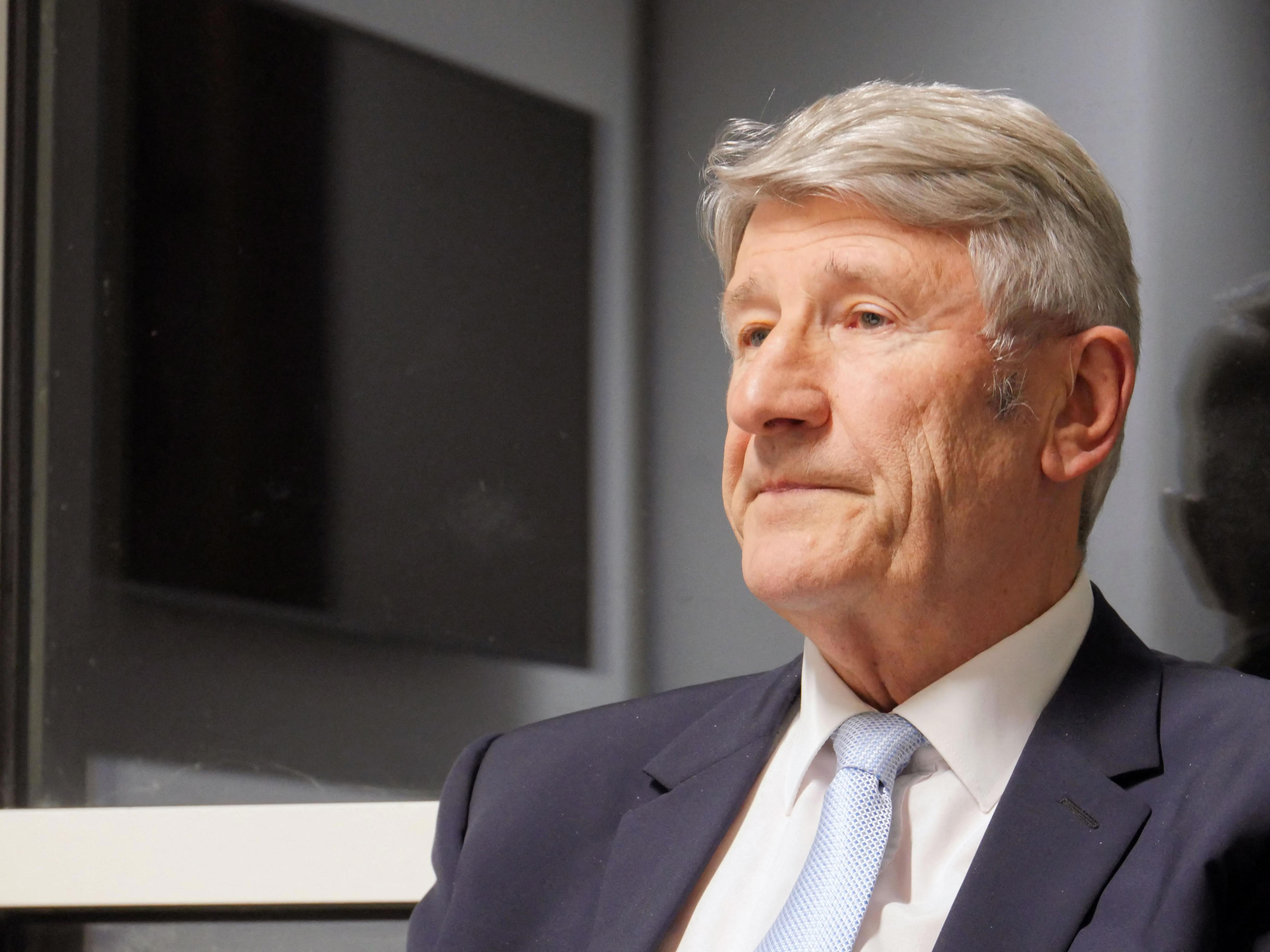 Euthanasie : Philippe de Villiers appelle à signer la pétition de la ...