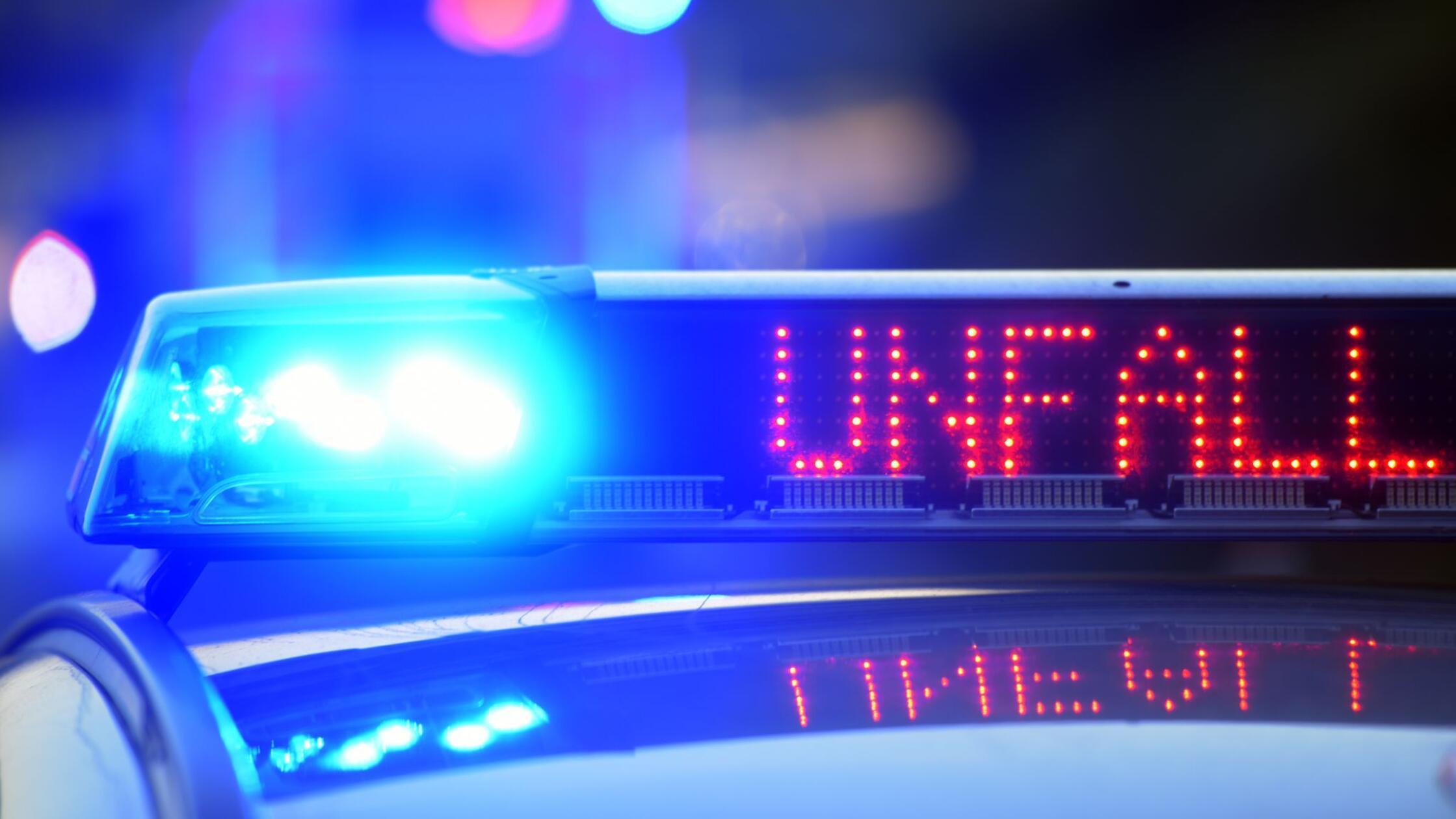 Lkw kracht frontal in Auto – Kind bei Unfall verletzt