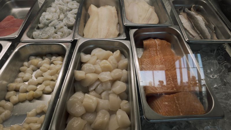 A hole-in-the-wall seafood restaurant in Connecticut offering fresh ...