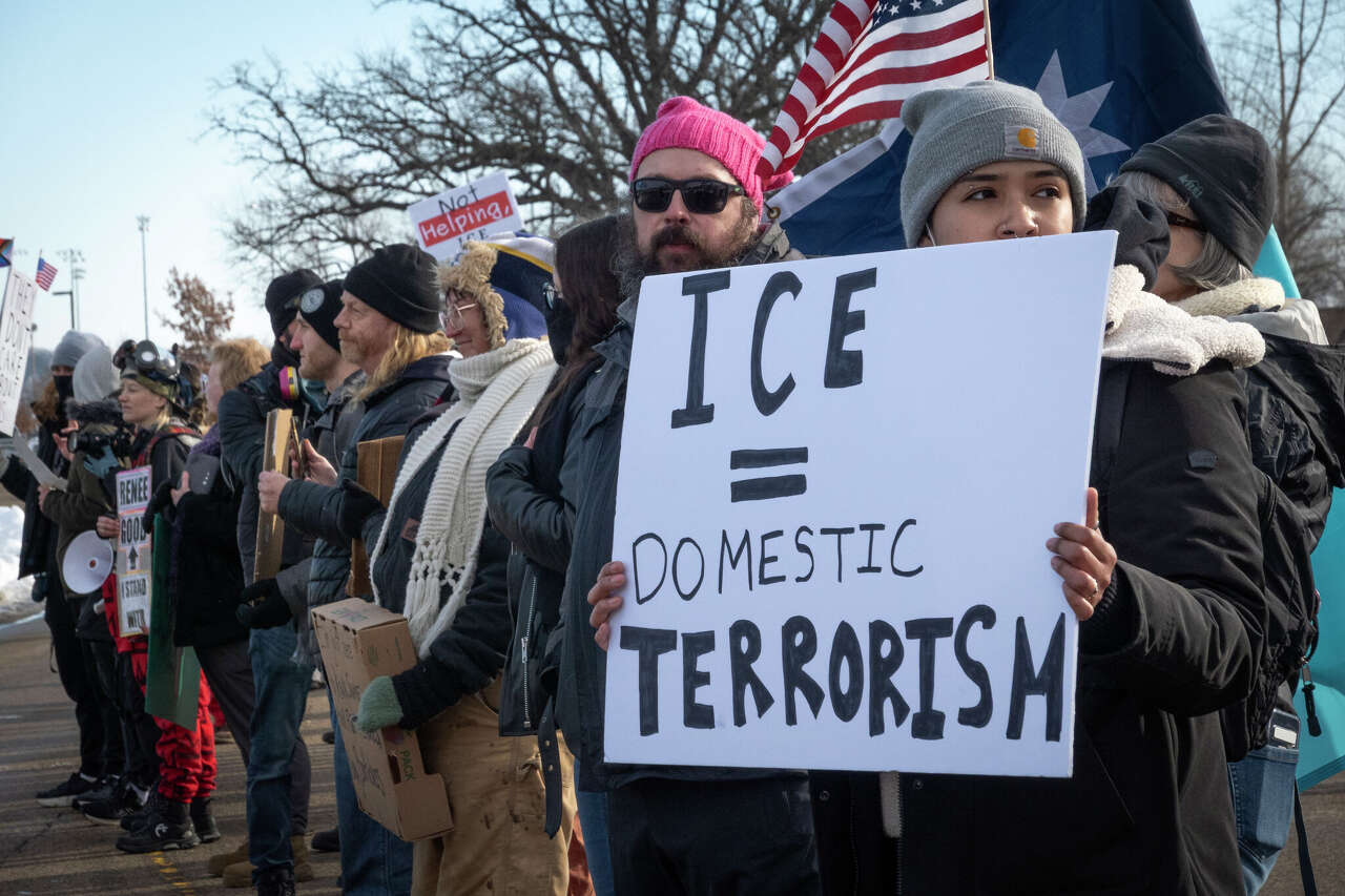 Houston volleyball star shares 'disgust' at Minneapolis ICE shooting