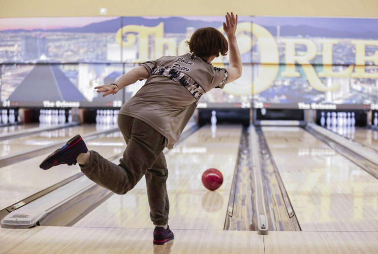 Shadow Ridge, Liberty win 5A bowling matches — photos