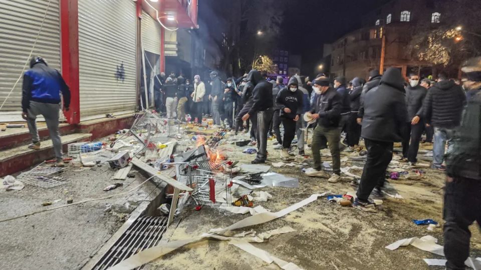 ¿Por qué protestan los iraníes y qué significa esto para el régimen?