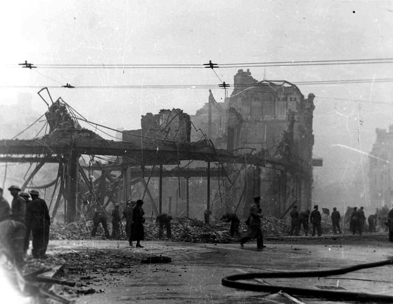 Horror photos capture devastation in Portsmouth during Blitz as city ...
