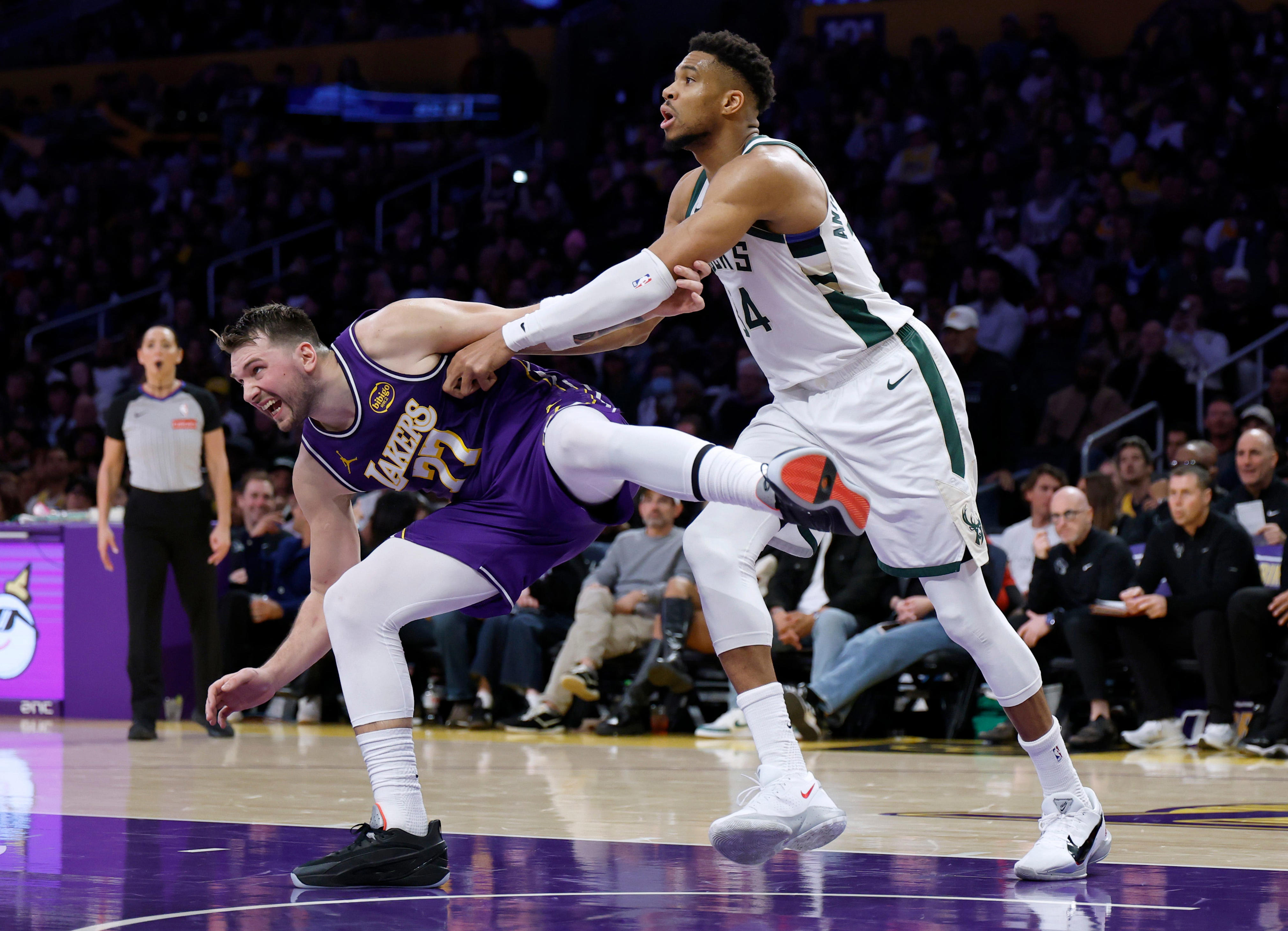 Bucks beat Lakers 105-101 as Giannis, Porter Jr. come up clutch