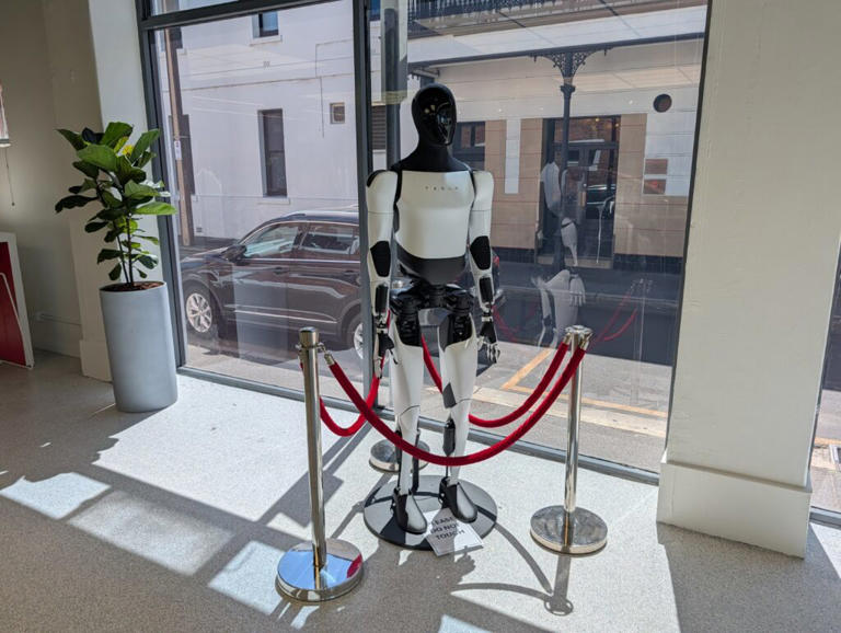 Visiting Tesla's Adelaide store: Tesla Optimus, Cybertruck, and Powerwall 3