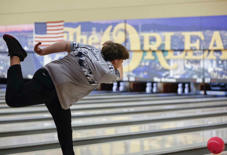 Shadow Ridge, Liberty win 5A bowling matches — photos