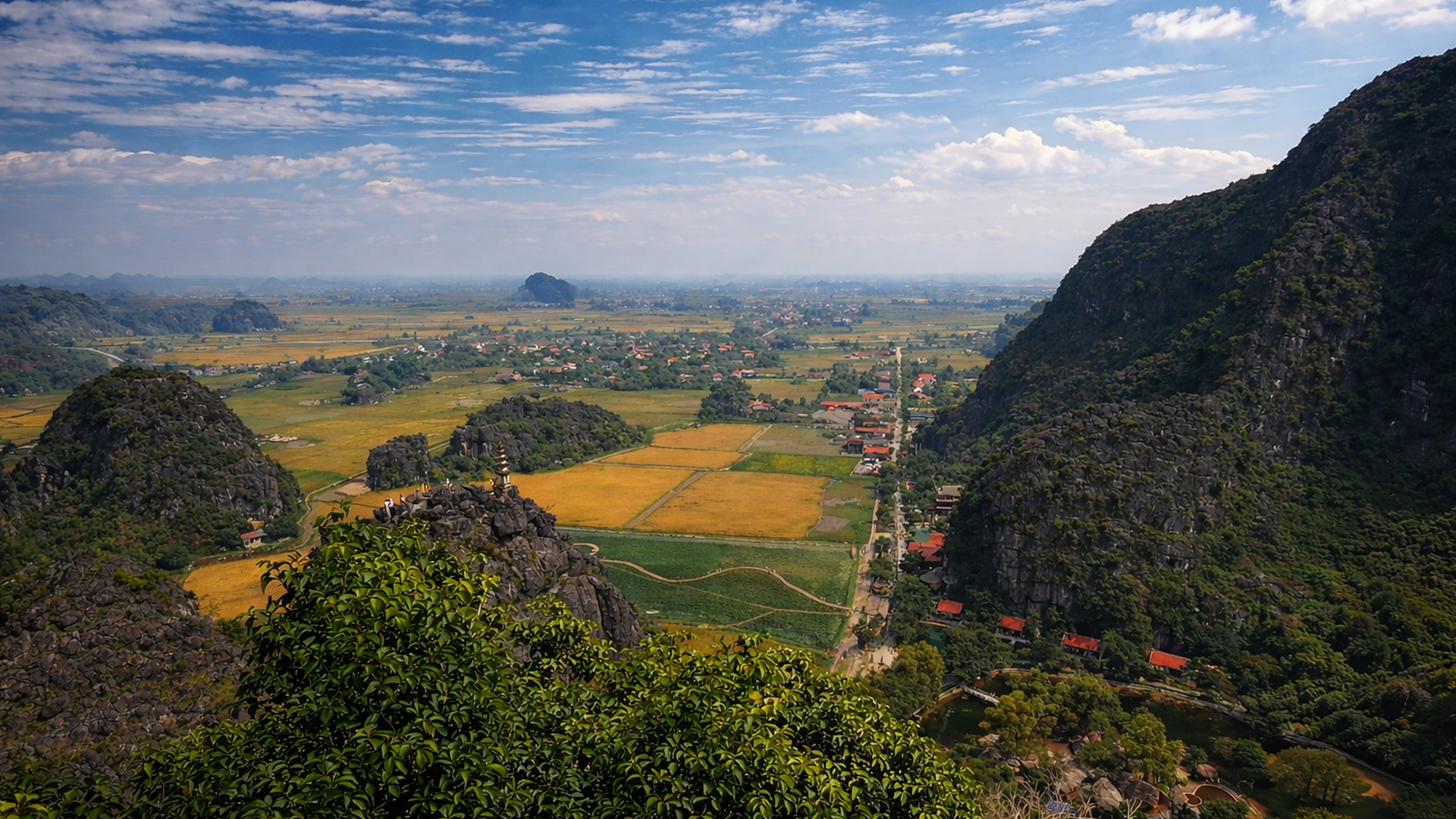A panoramic view from Hang Mua viewpoint