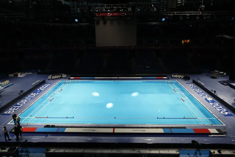 H απίστευτη μεταμόρφωση της Belgrade Arena σε πισίνα για αγώνες πόλο