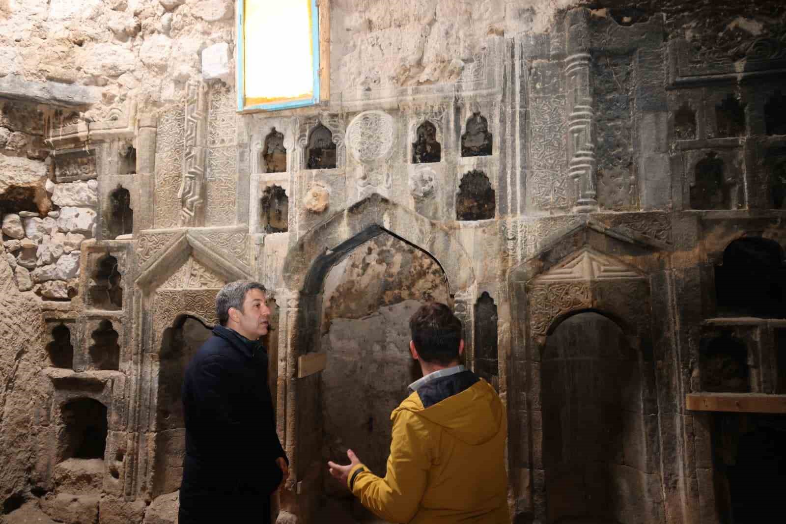 Alan Başkanı Aslanbay, Eretna Beyliği’ne ait olduğu değerlendirilen ...