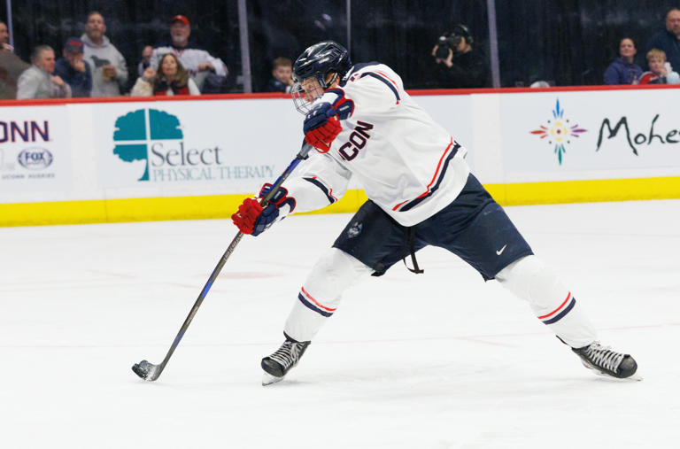 Photo gallery: UMass Lowell River Hawks @ UConn Huskies men’s hockey ...