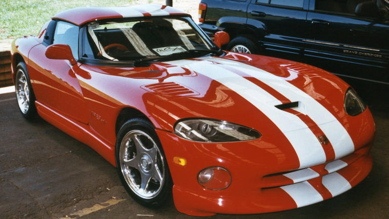 How the 1992 Dodge Viper RT/10 brought raw muscle back