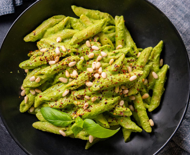 Col-osalmente rica: cremosa pasta verde