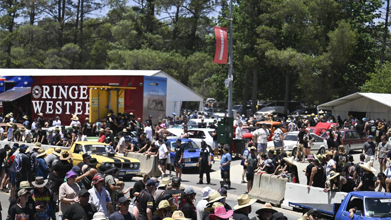 Summernats pushes on despite heatwave