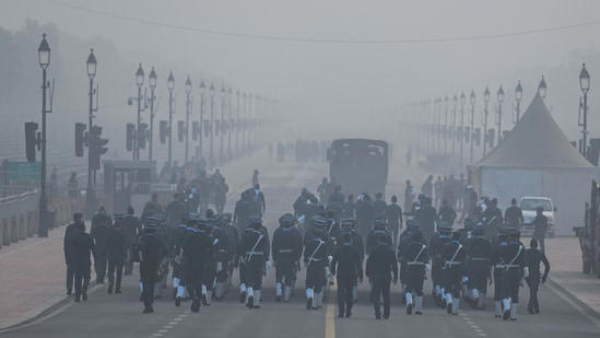 Cold, toxic smog fails to deter Republic Day parade participants ...