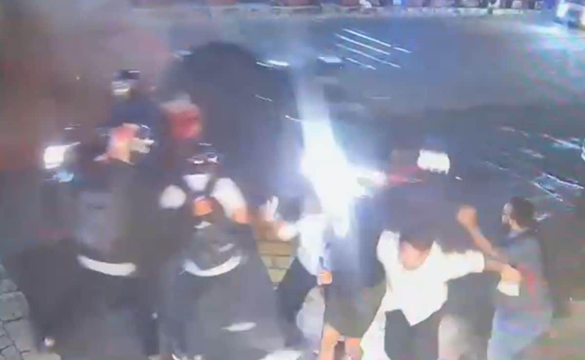 On camera, drunk driver jumps divider, crashes car into Bengaluru ...