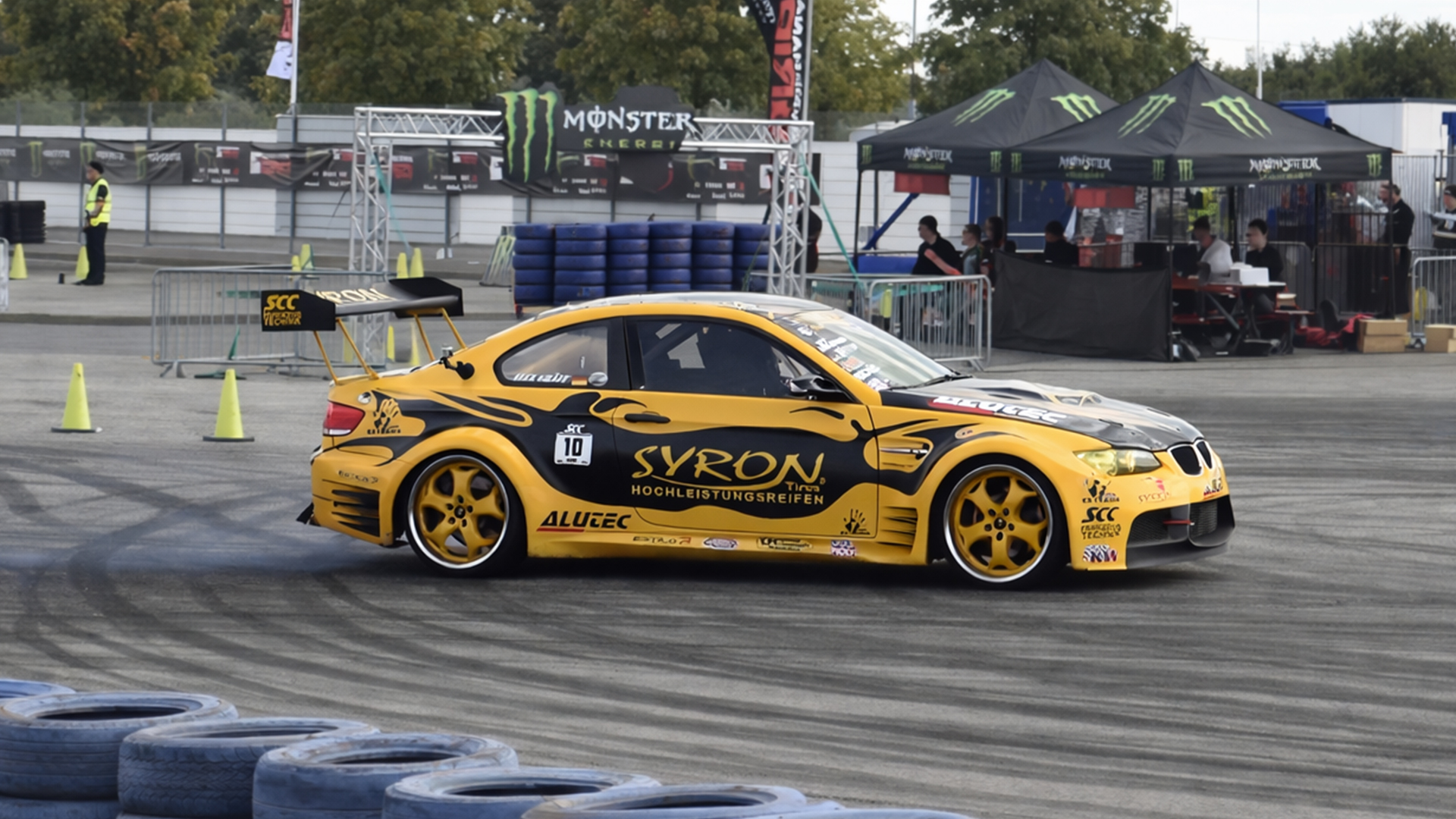 BMW M3 E92 GTR shows precision in drift challenge
